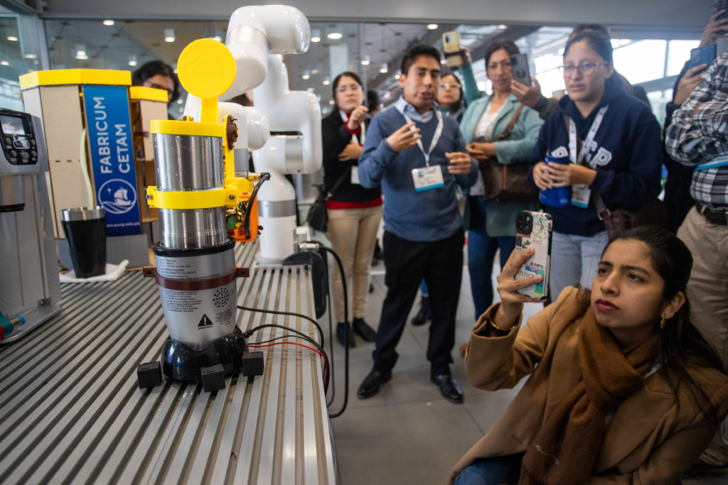 Innovación en la coctelería peruana: conoce al primer robot barman ...