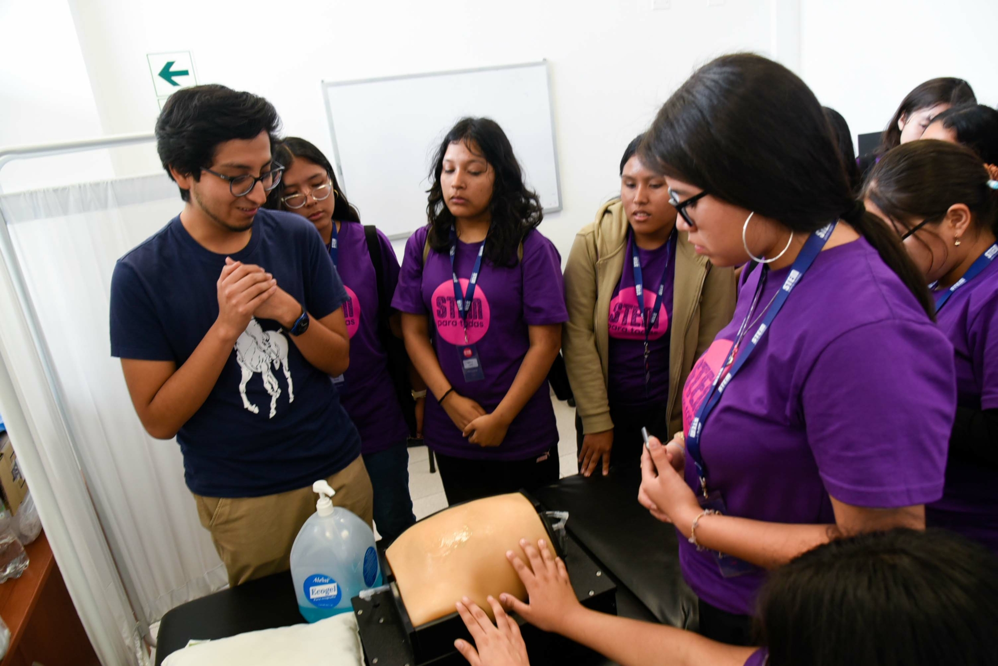 Revive lo que fue STEM para todas en Lima - Departamento Académico de ...