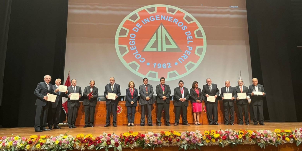 Colegio de Ingenieros del Perú otorga distinción a los docentes Daniel ...
